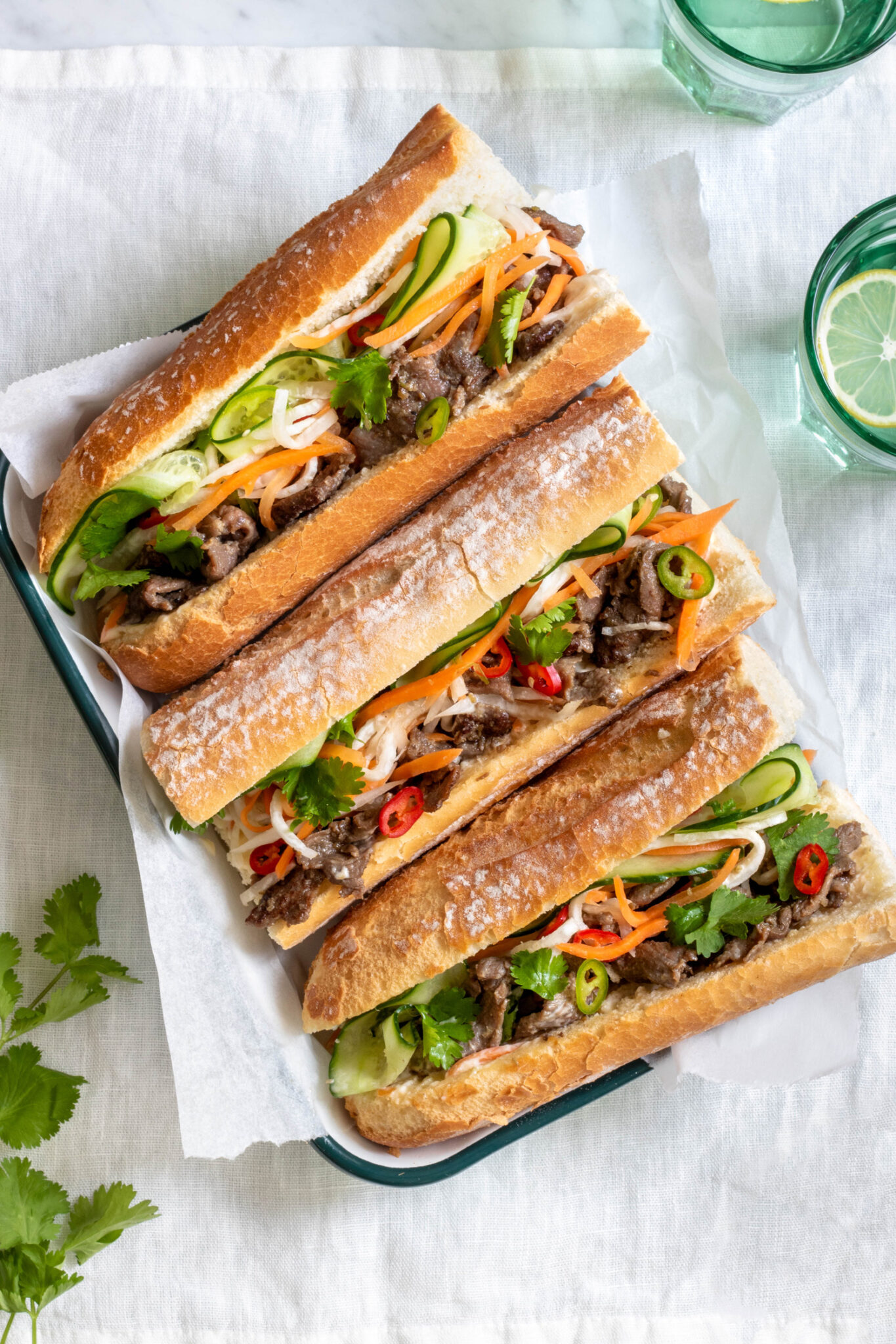 Báhn mì met citroengras beef - Full of Food