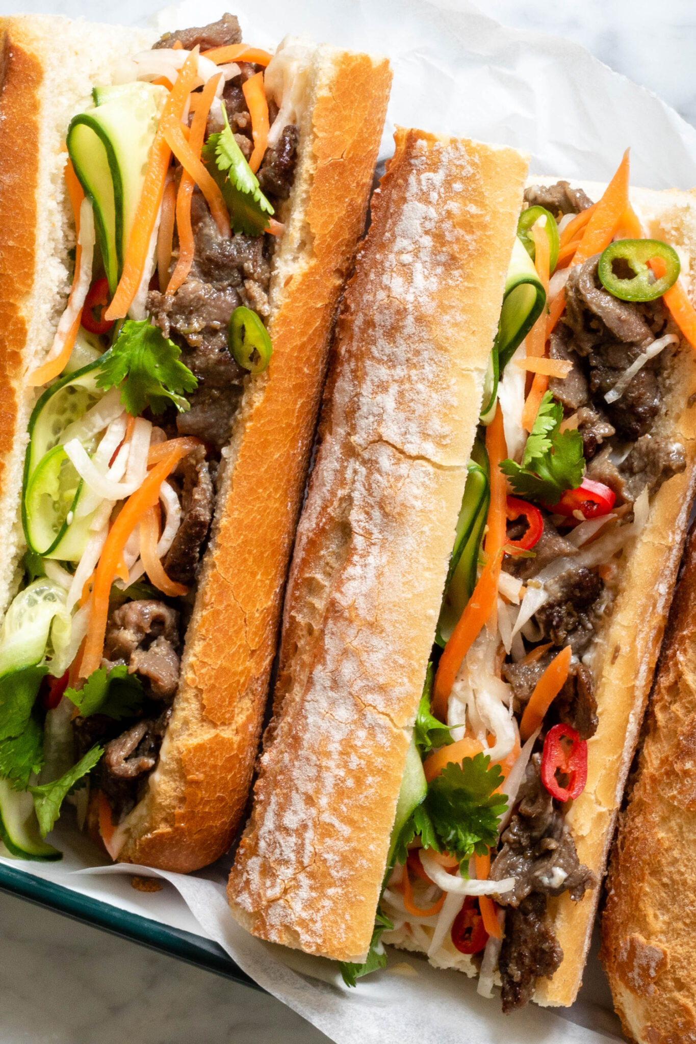 Báhn mì met citroengras beef - Full of Food